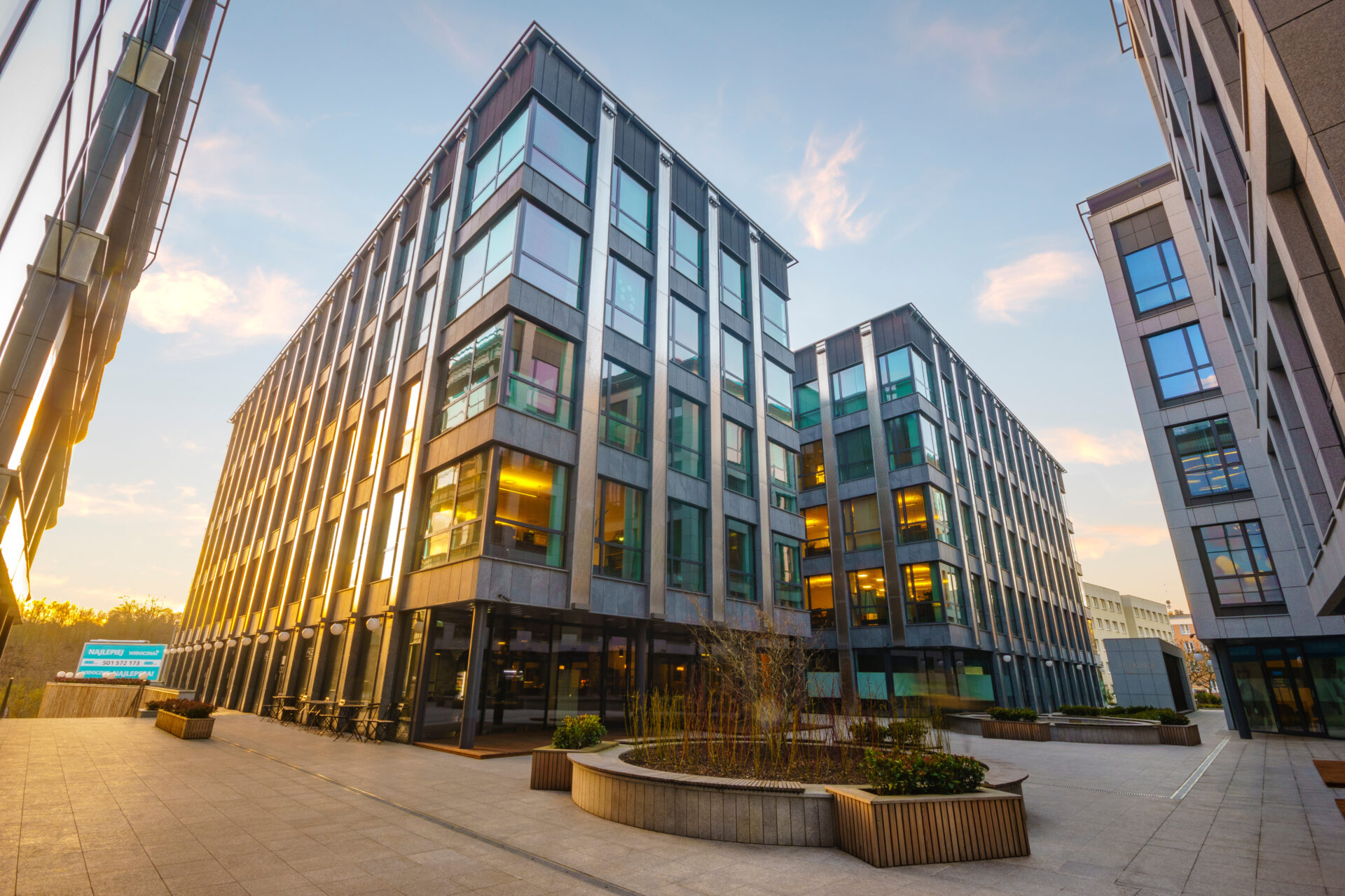 Commercial Real Estate Solution - Moody's CRE